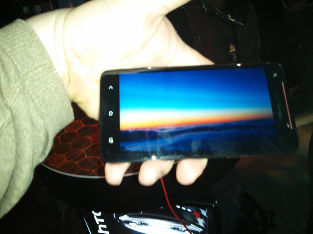 Verizon Droid DNA Review: This display gives reality a run for its money - 9to5Google