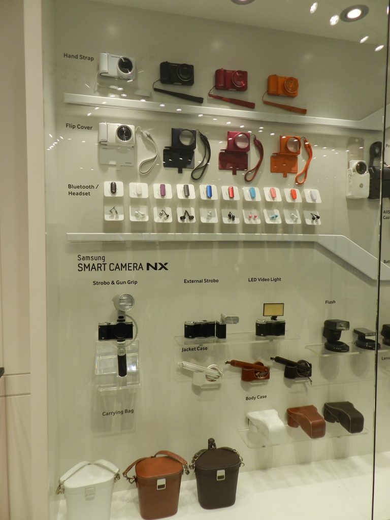 Samsung shows off 2013 Galaxy Camera accessories at CES - 9to5Google