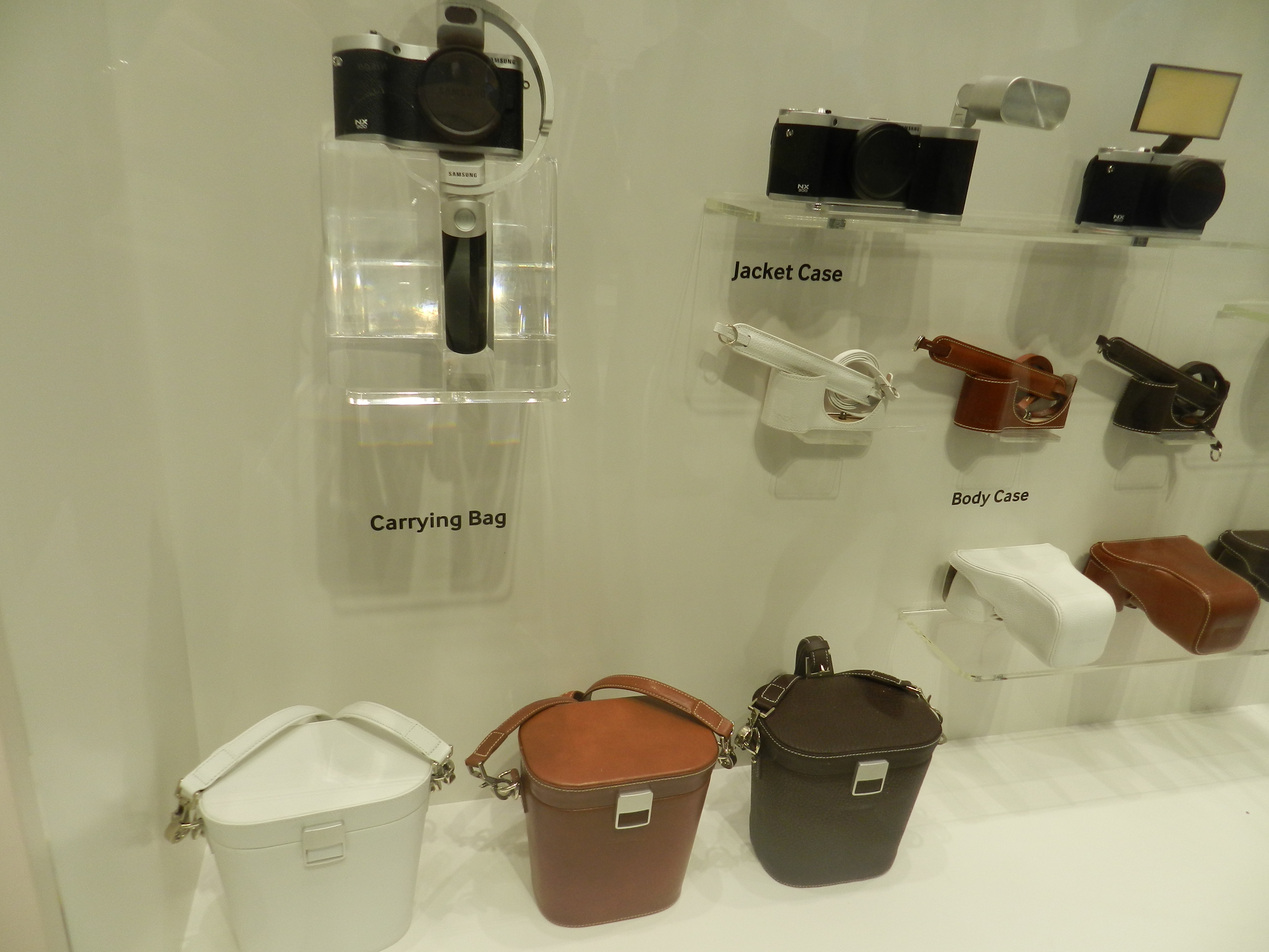 Samsung shows off 2013 Galaxy Camera accessories at CES - 9to5Google