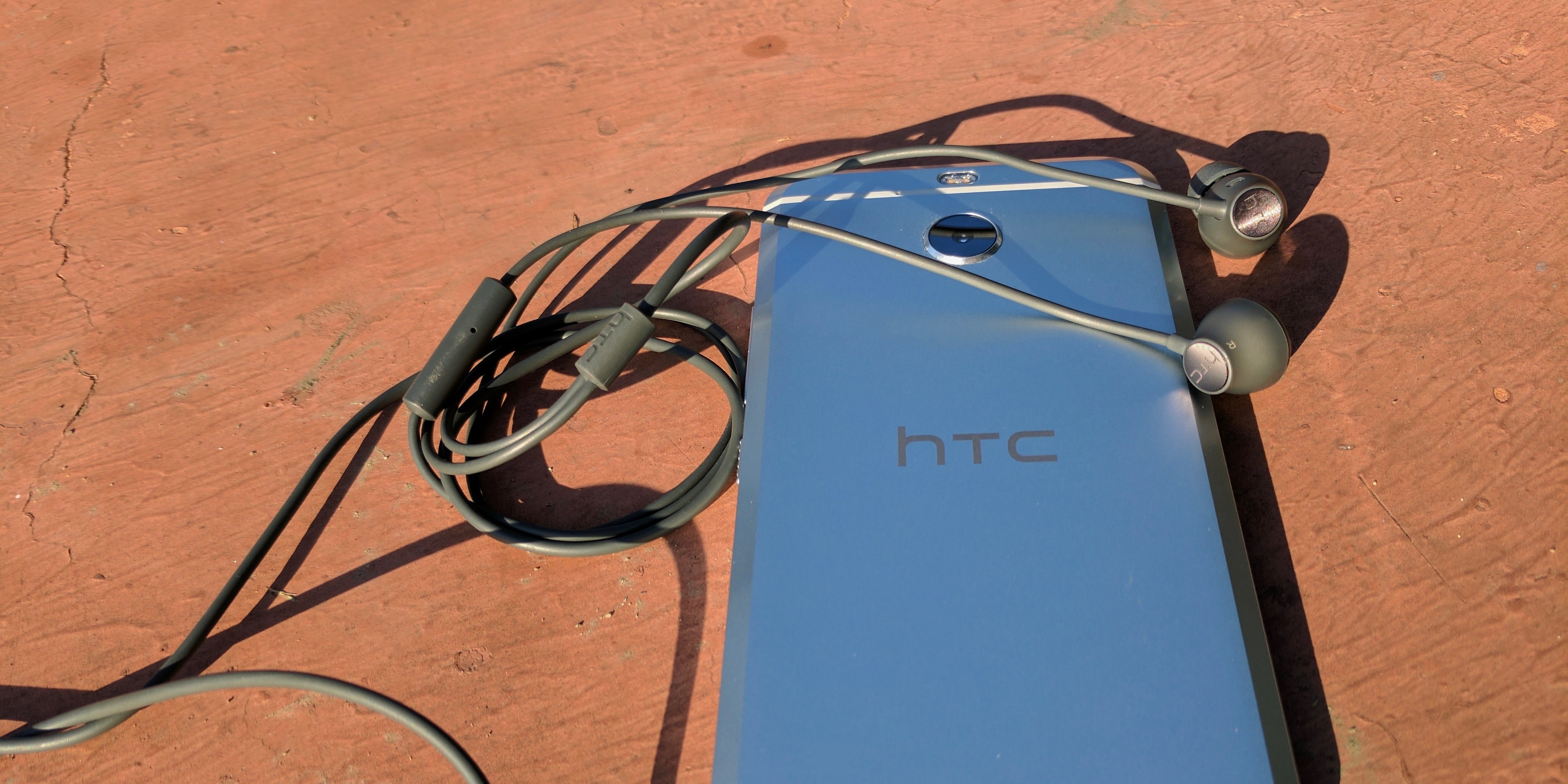 HTC Bolt - 9to5Google