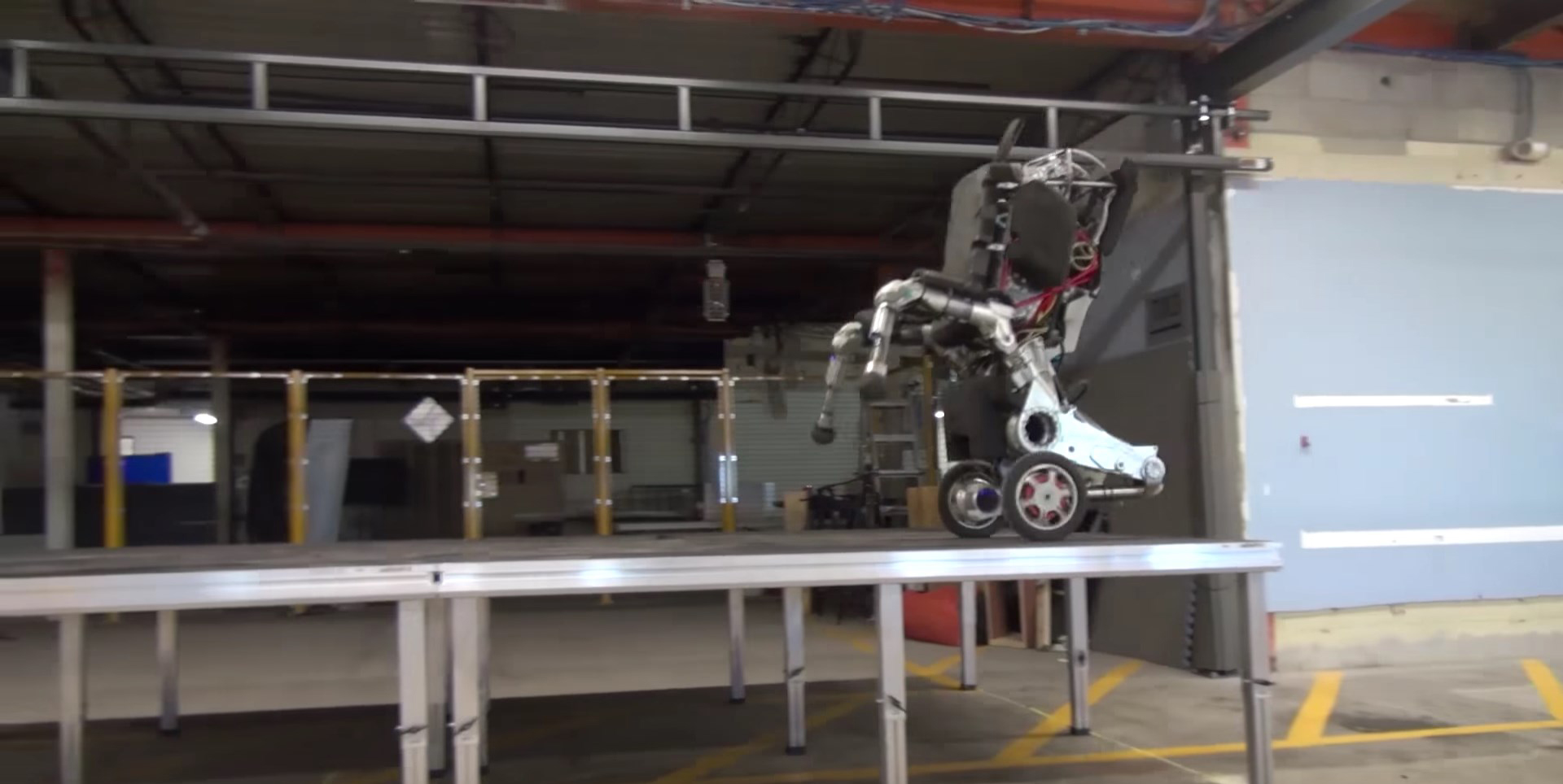 'Handle' by Boston Dynamics officially revealed, can jump 4ft, lift ...