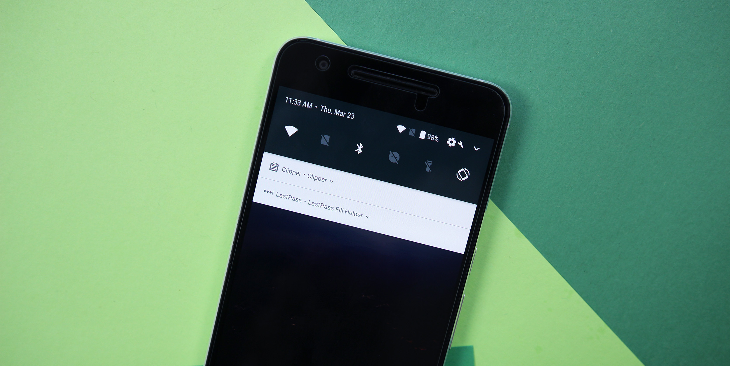 Persistent notifications in Android O have a new, minimized look