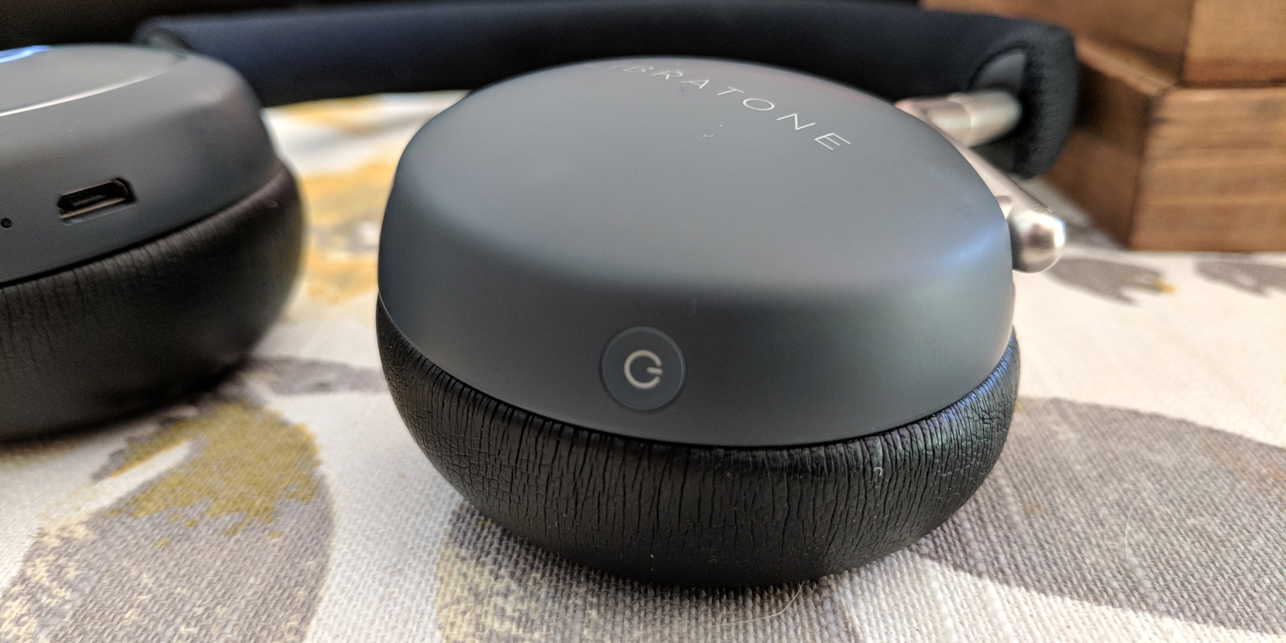 Review: Libratone Q Adapt wireless headphones are a great auto-pairing ...