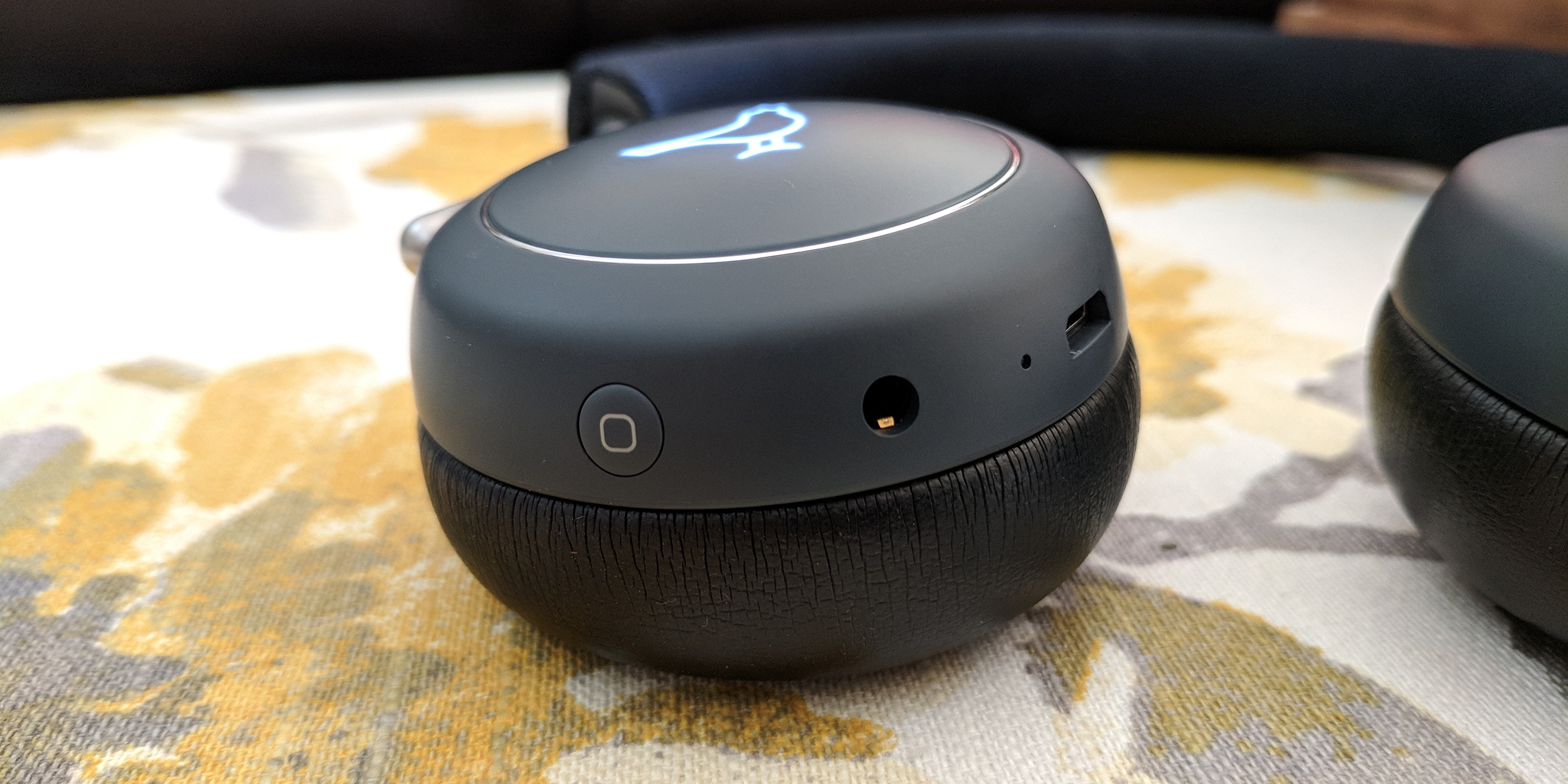 Review: Libratone Q Adapt wireless headphones are a great auto-pairing ...