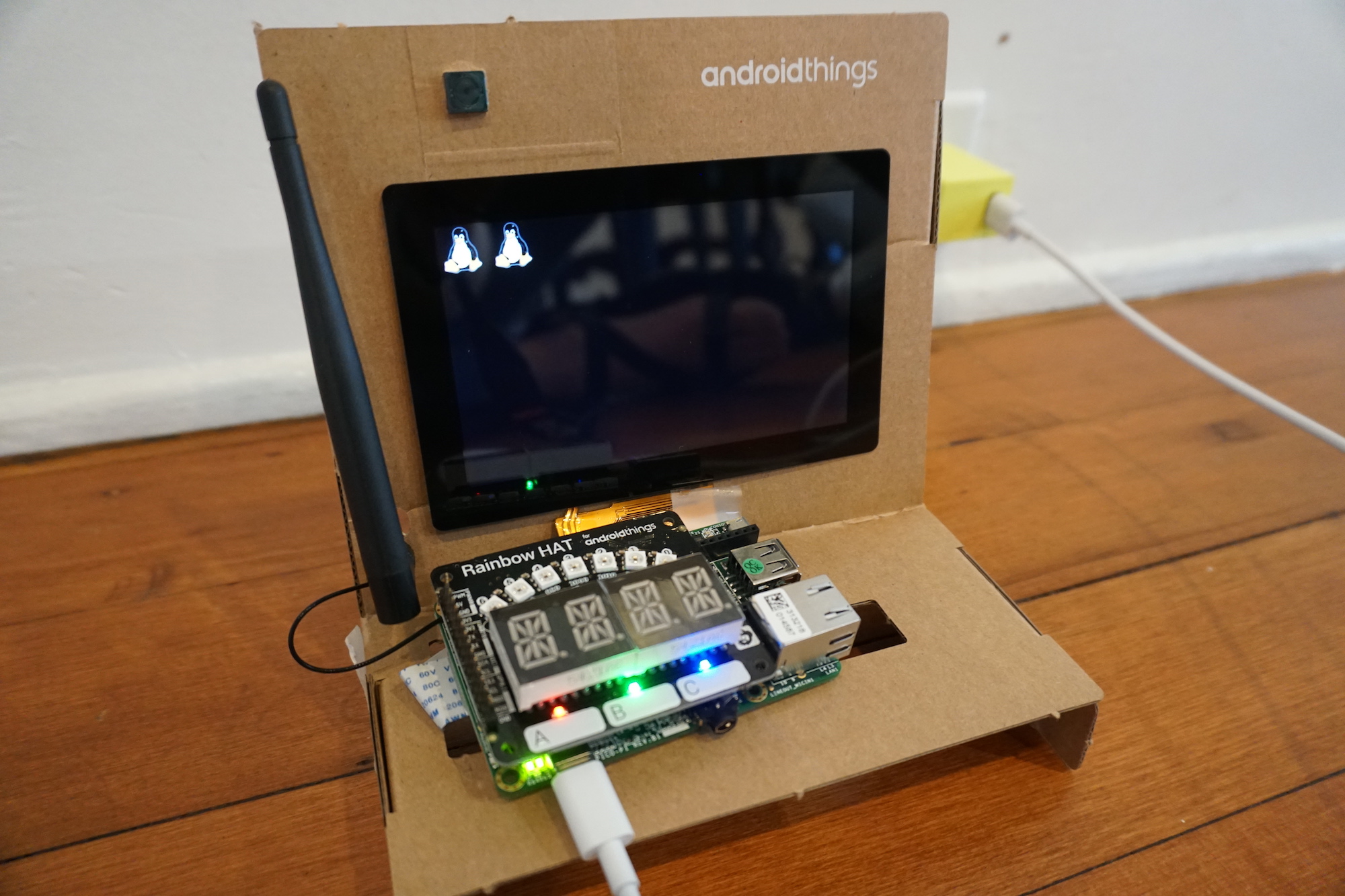 Hands on: Building with the Labo-like NXP i.MX7D dev kit for Android Things [Gallery] - 9to5Google
