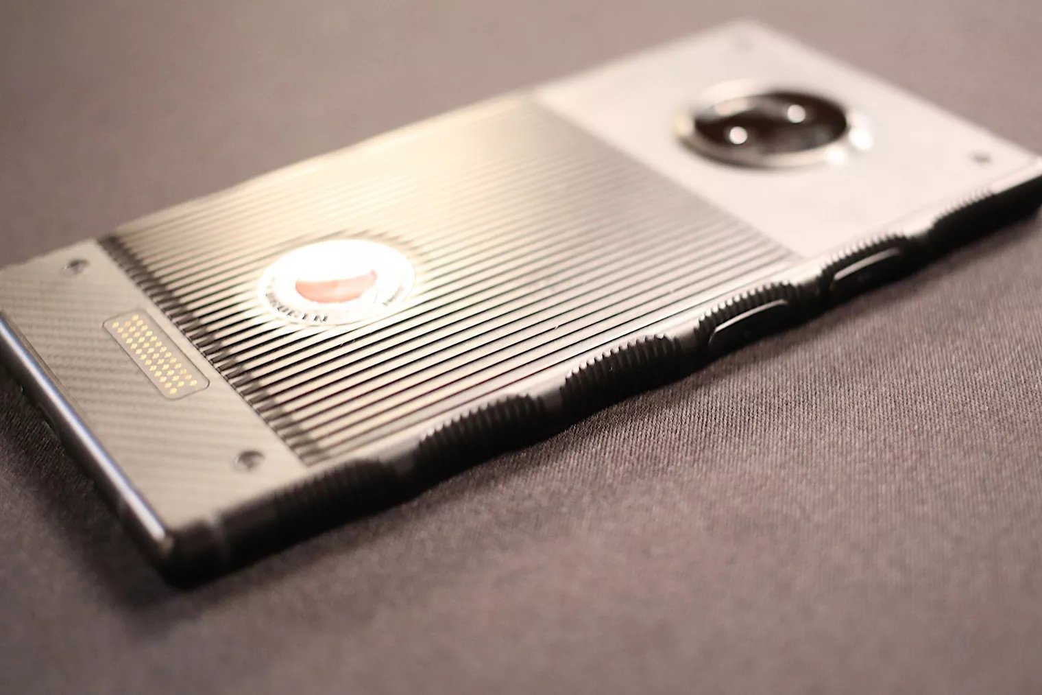 Early hands-on with the RED Hydrogen One gives us more information ...