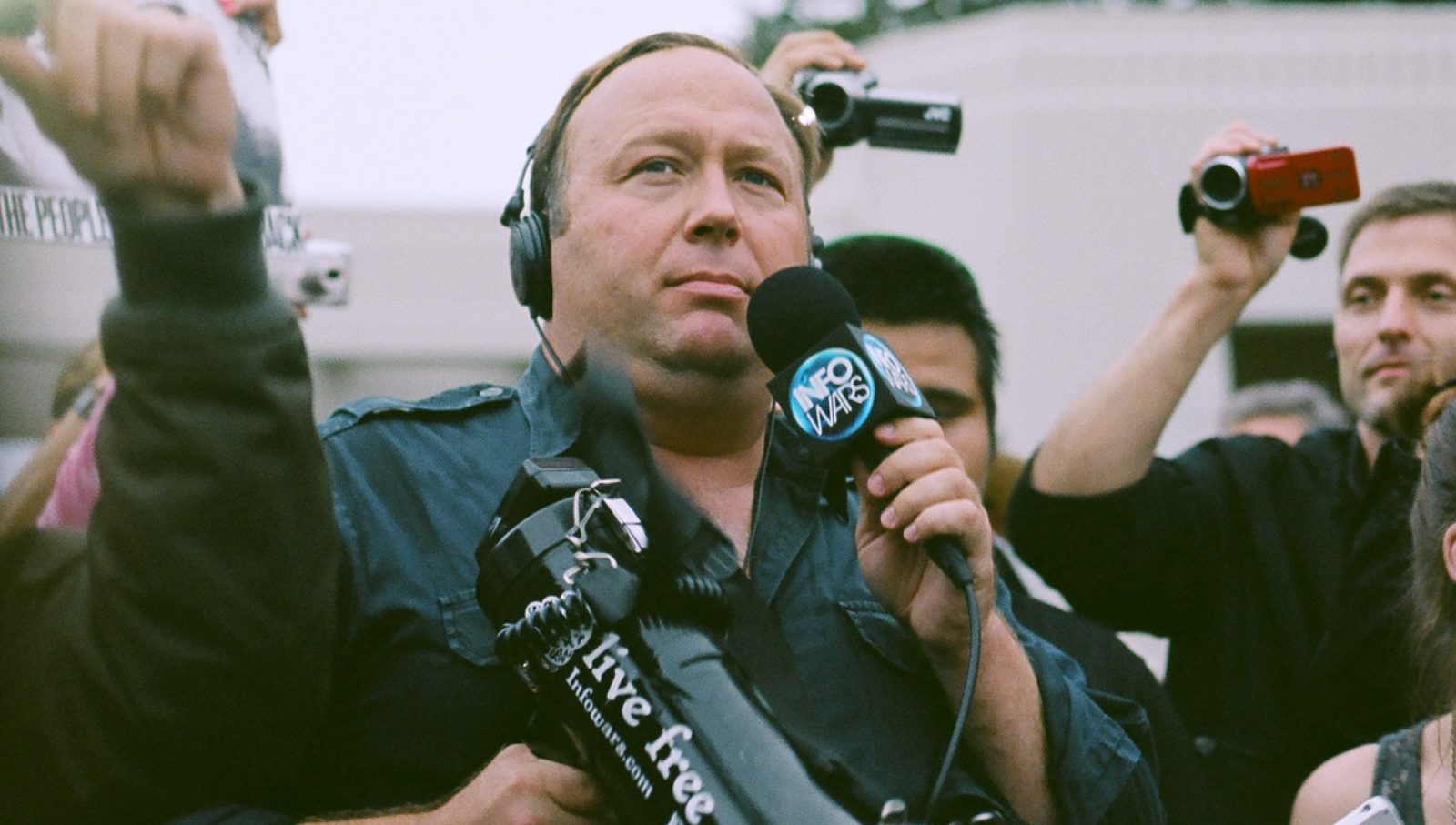 Alex Jones - 9to5Google