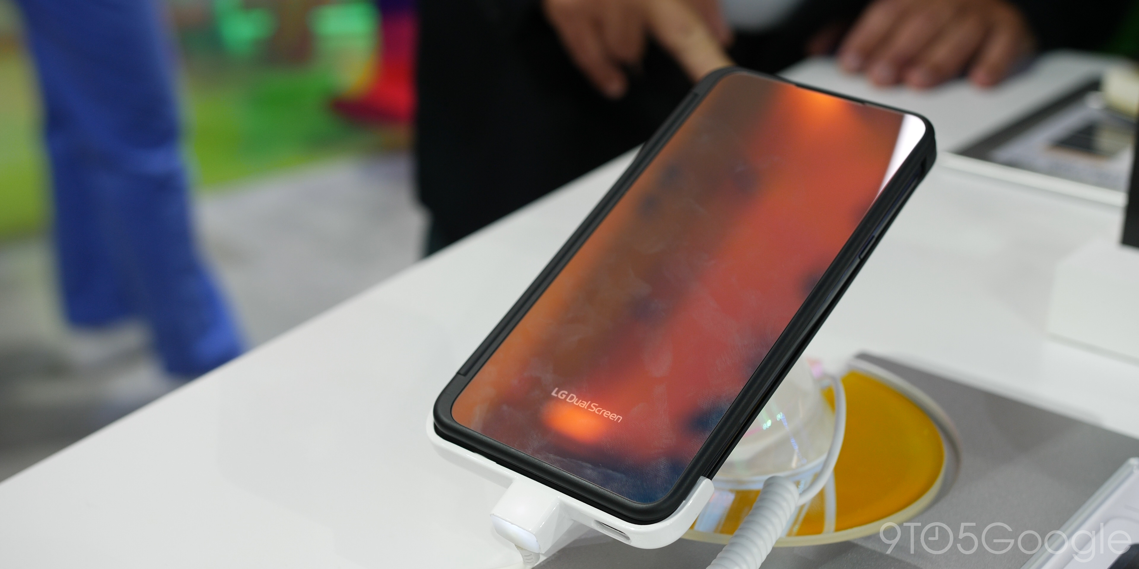 LG G8X ThinQ hands-on: A confusing approach to foldables - 9to5Google