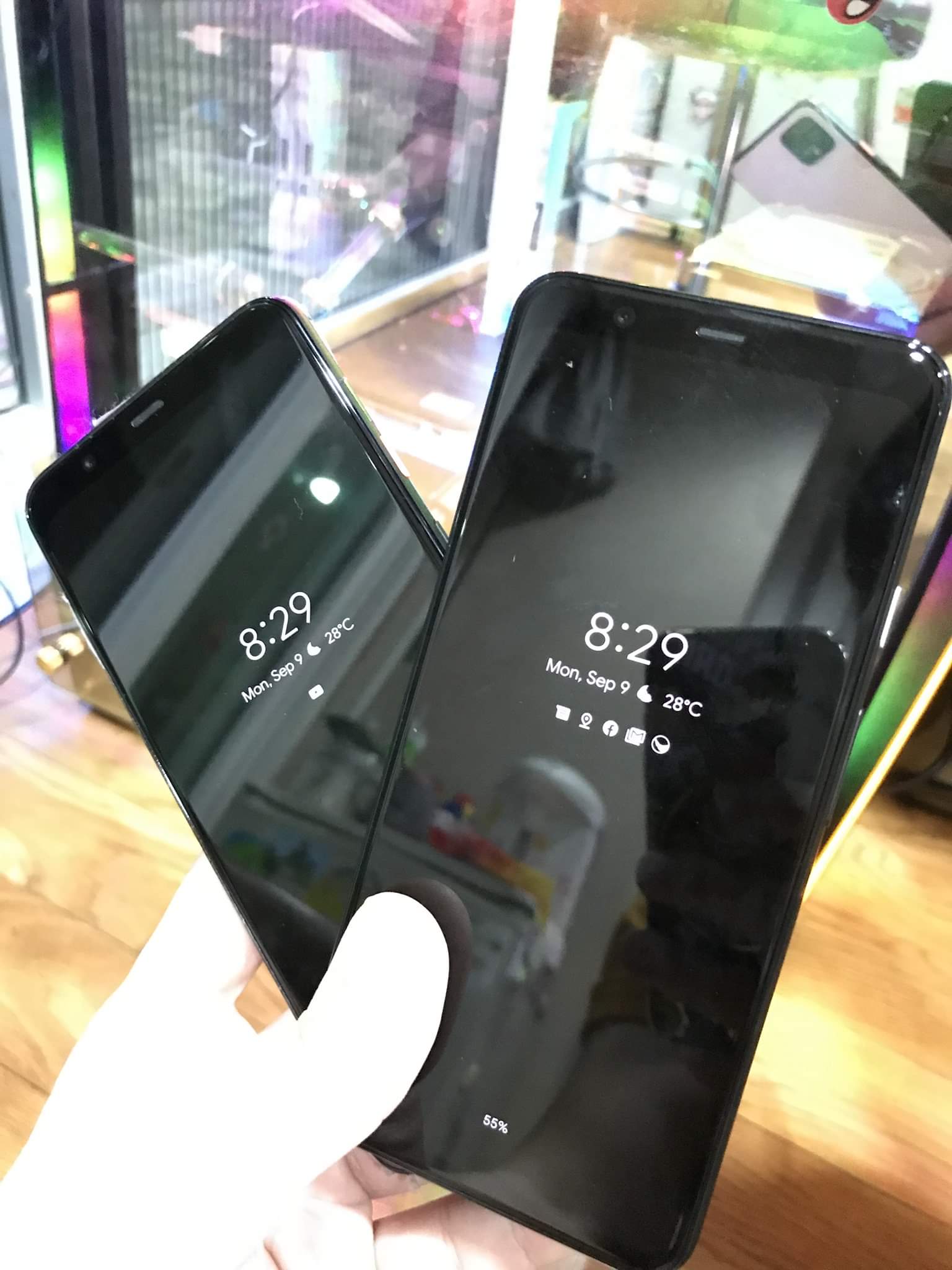 Black and 'panda' white Pixel 4 XLs compared in latest leak - 9to5Google