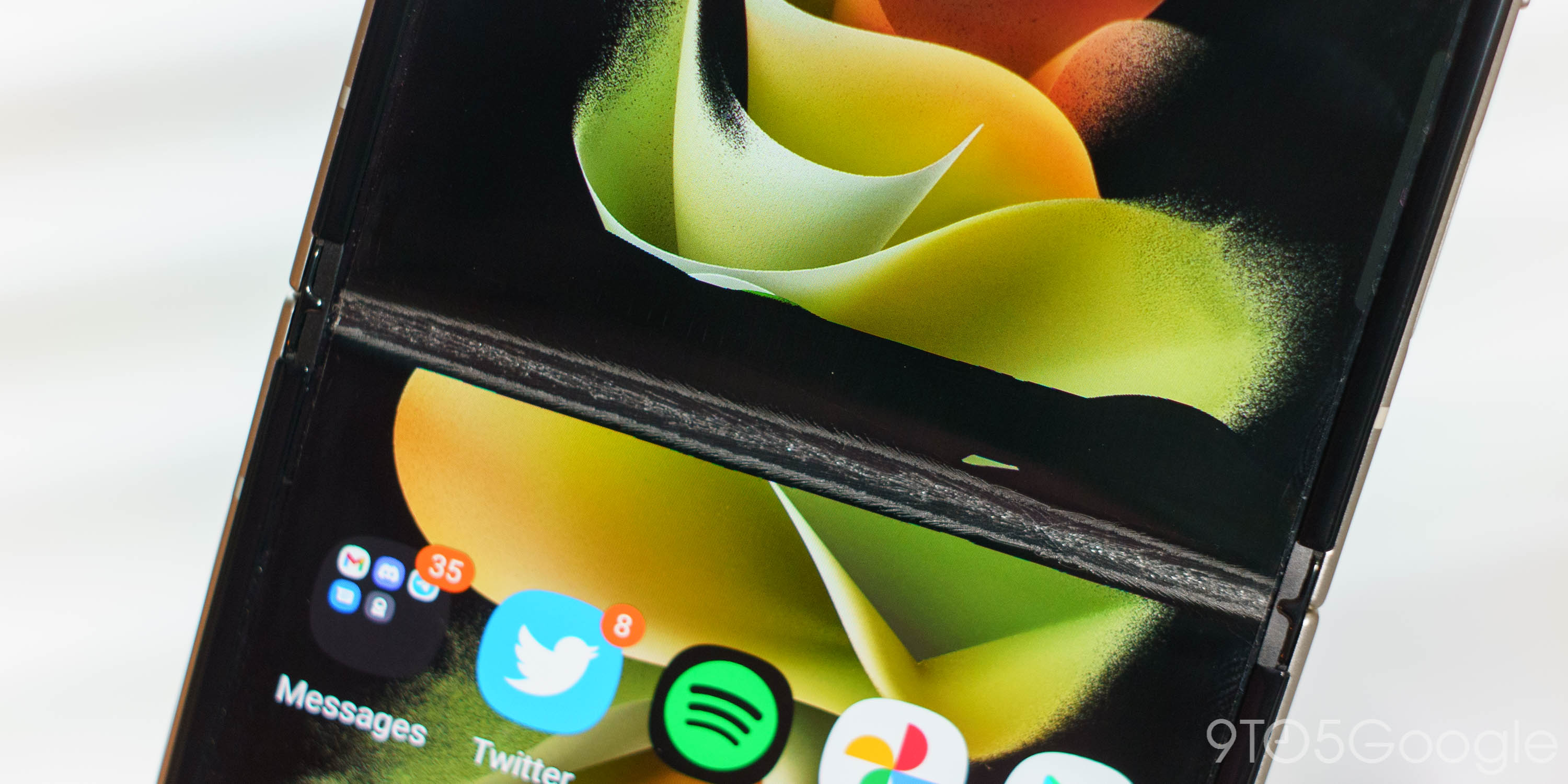 Galaxy Z Flip 3 glass is a reminder of durability issues - 9to5Google