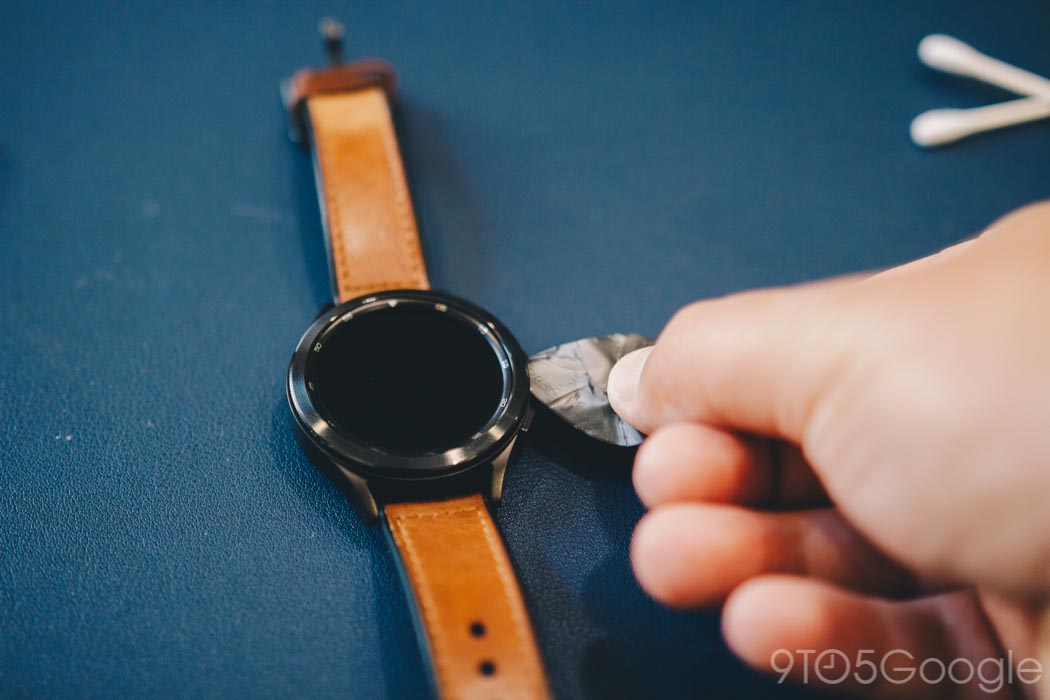 Galaxy Watch 4 Classic bezel feel stiff? Here's how to clean it