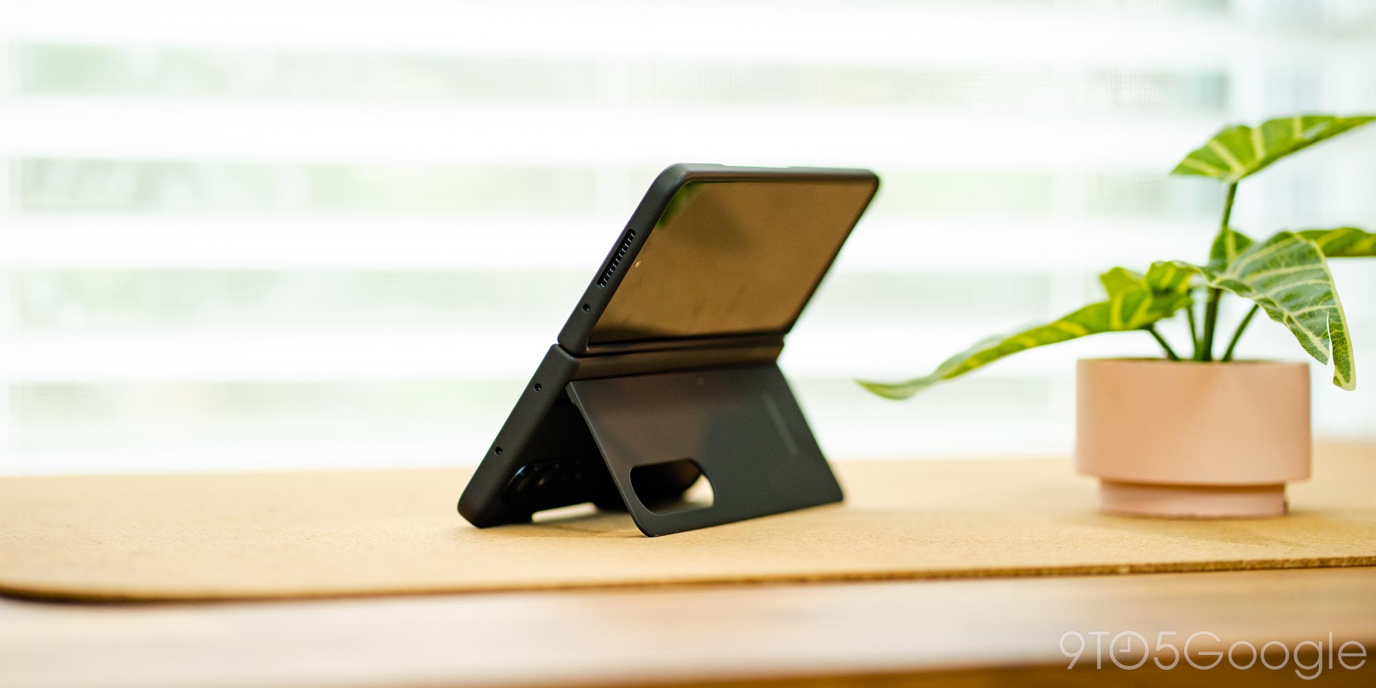 Galaxy Z Fold 4 kickstand cases – How do they work?