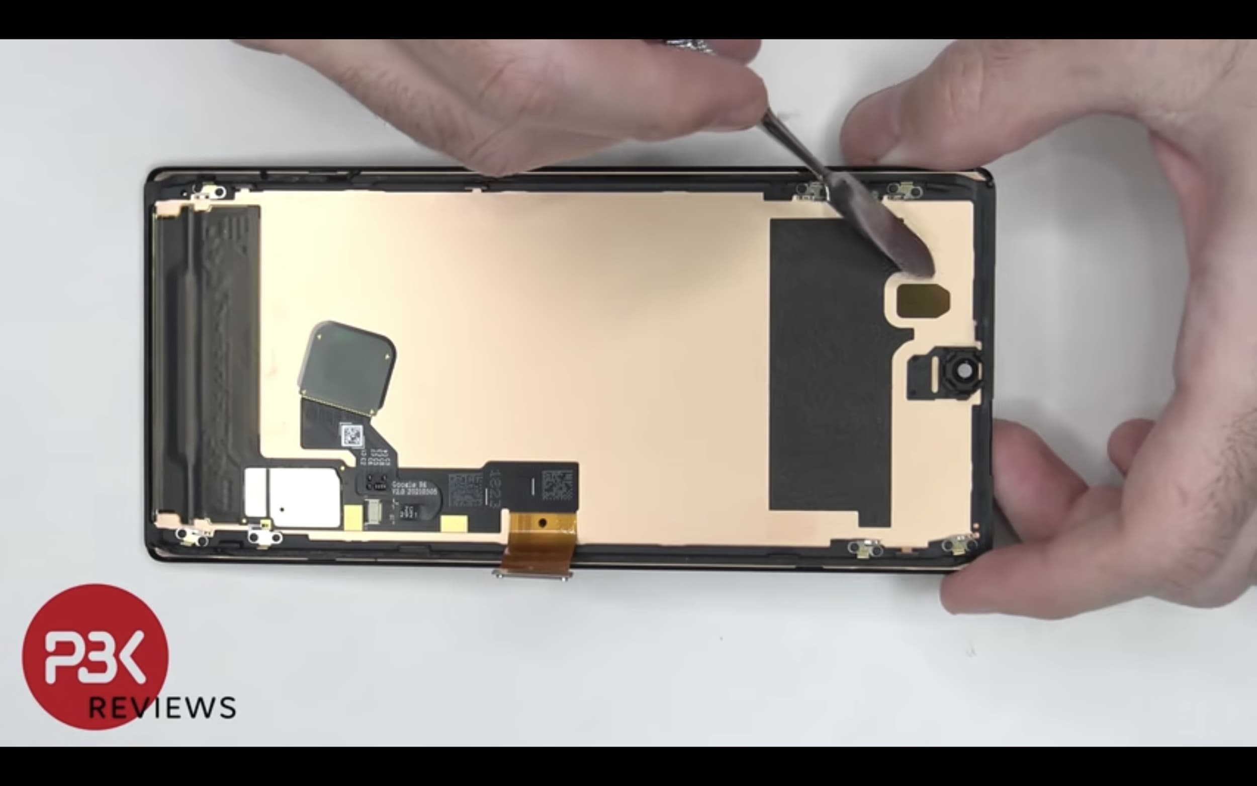 Google Pixel 7 Pro gets an early teardown [Video]