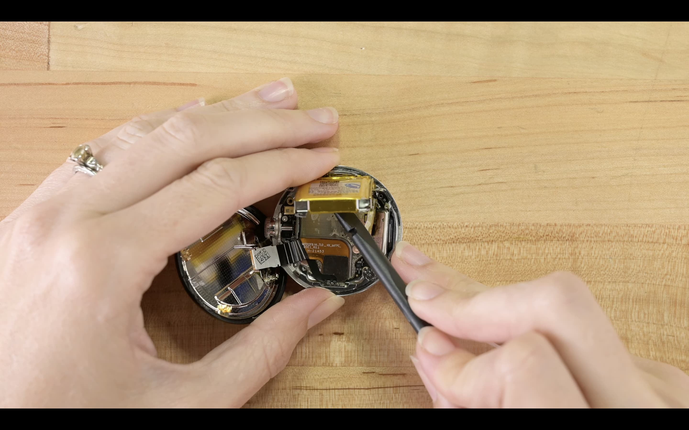 Google Pixel Watch gets first teardown [Video]