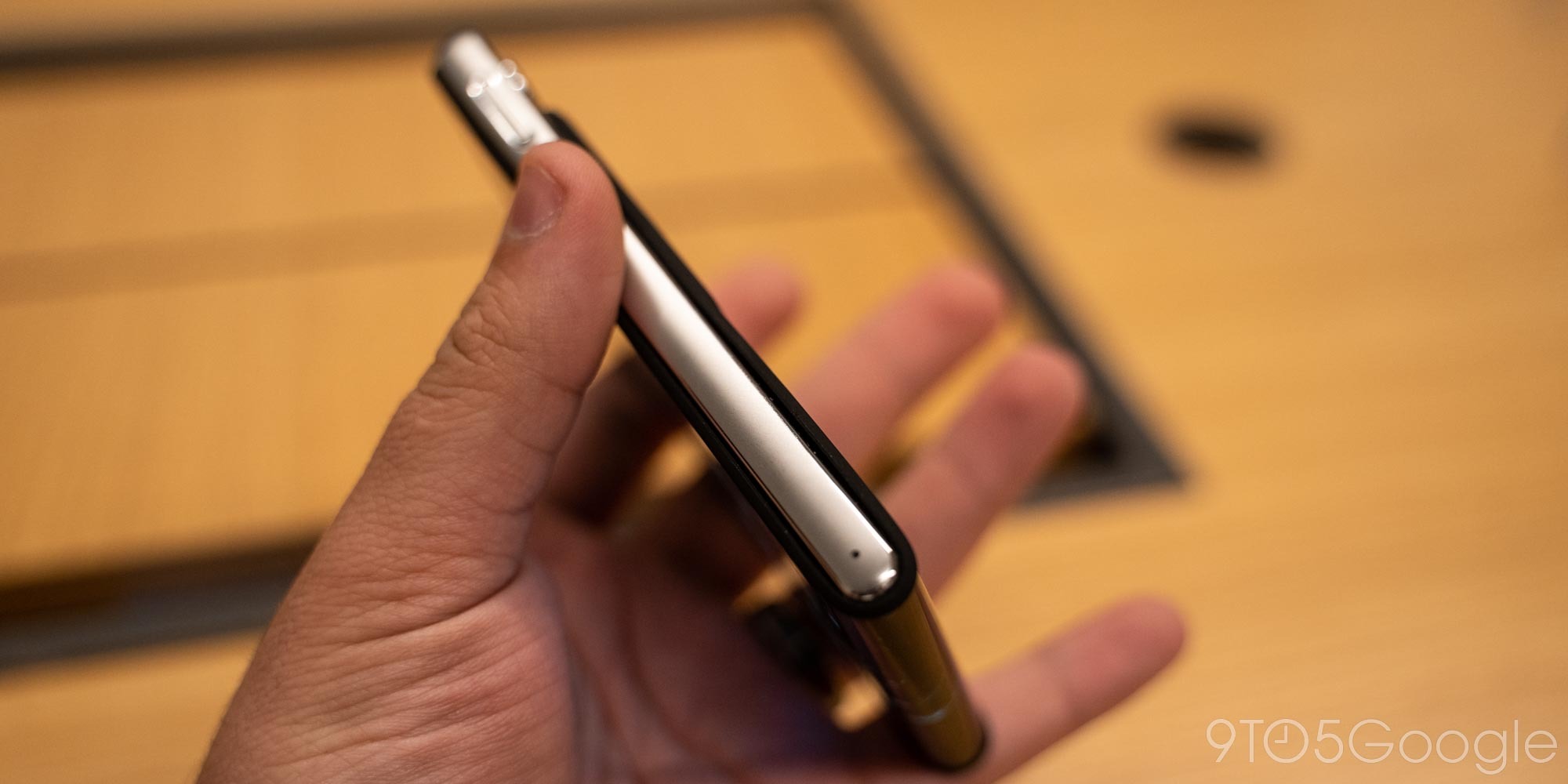 Motorola Rizr made me a believe in rollable phones