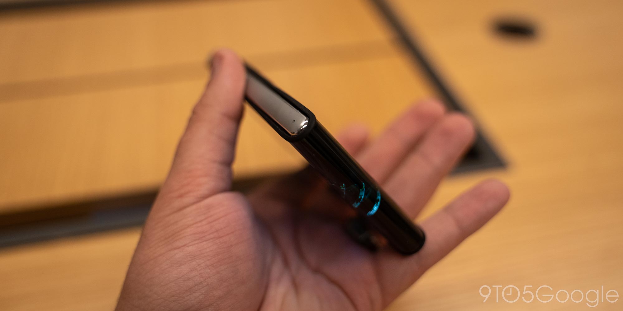 Motorola Rizr made me a believe in rollable phones