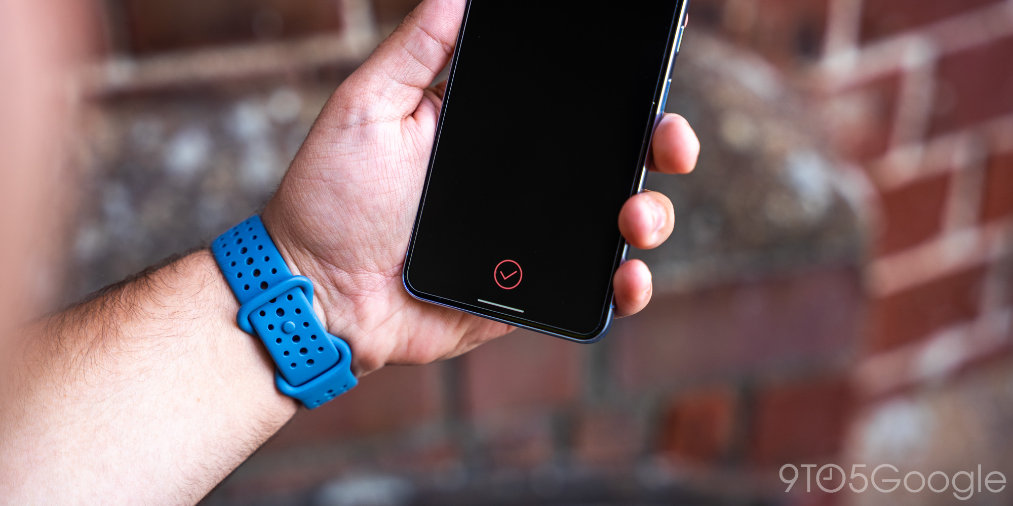 Google Pixel gets face & fingerprint unlock right; no one else does