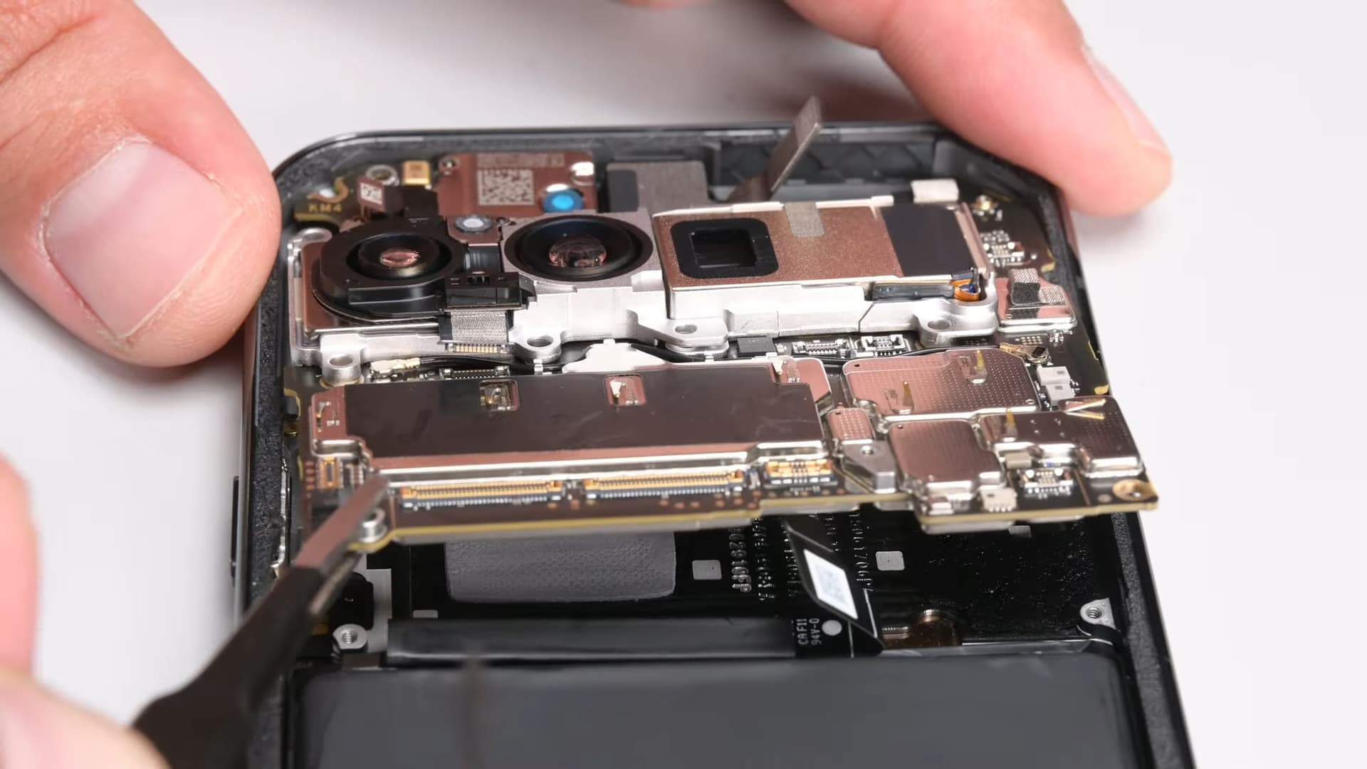 Pixel 9 Pro teardown: Dual-entry design aids durability