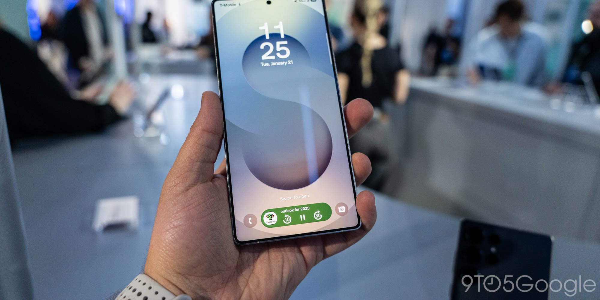 Samsung debuts 'Live Notifications' in One UI 7 with Google Maps
