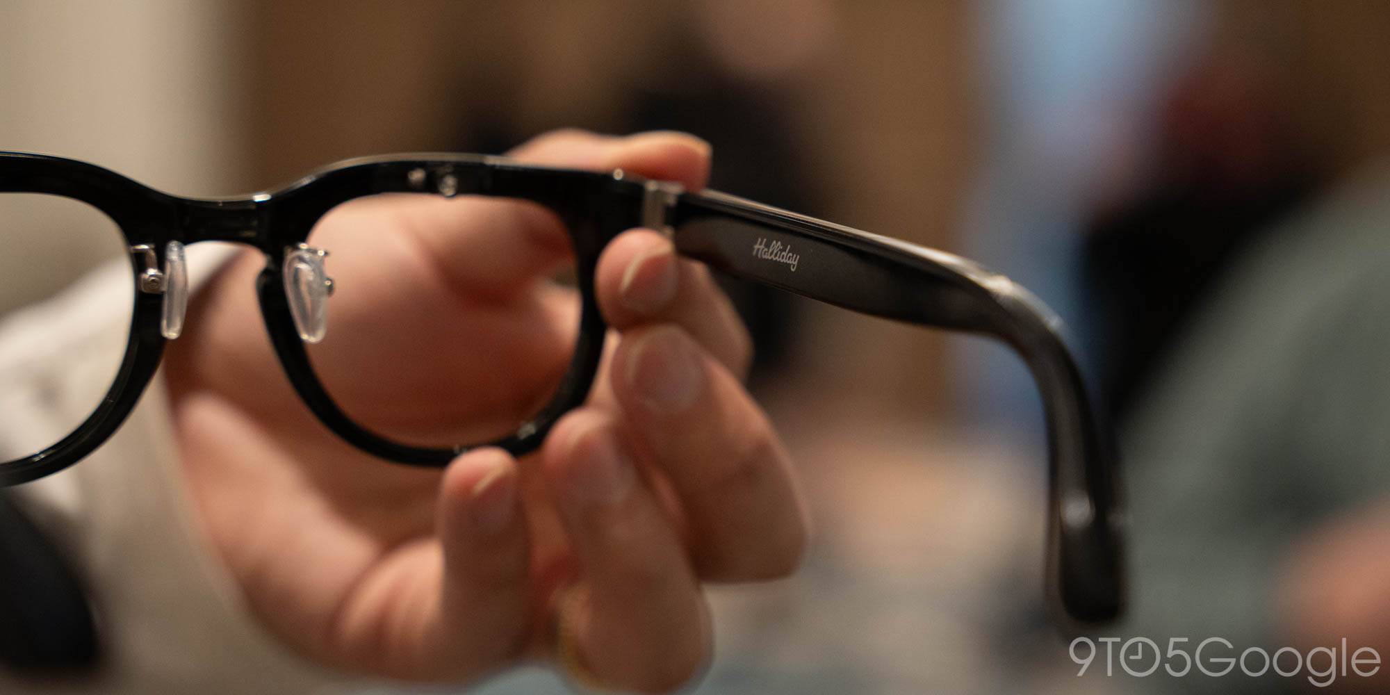 Hands-on: Halliday smart glasses project a display on your eye