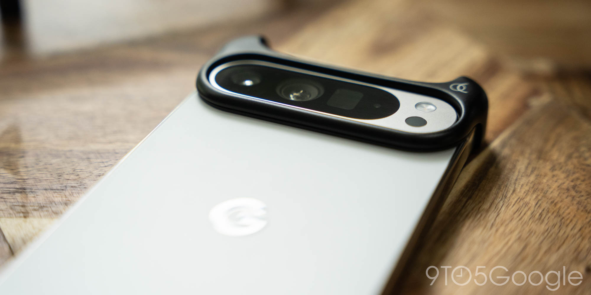 Galaxy S25 Ultra 'Arc' case leaves the phone mostly exposed