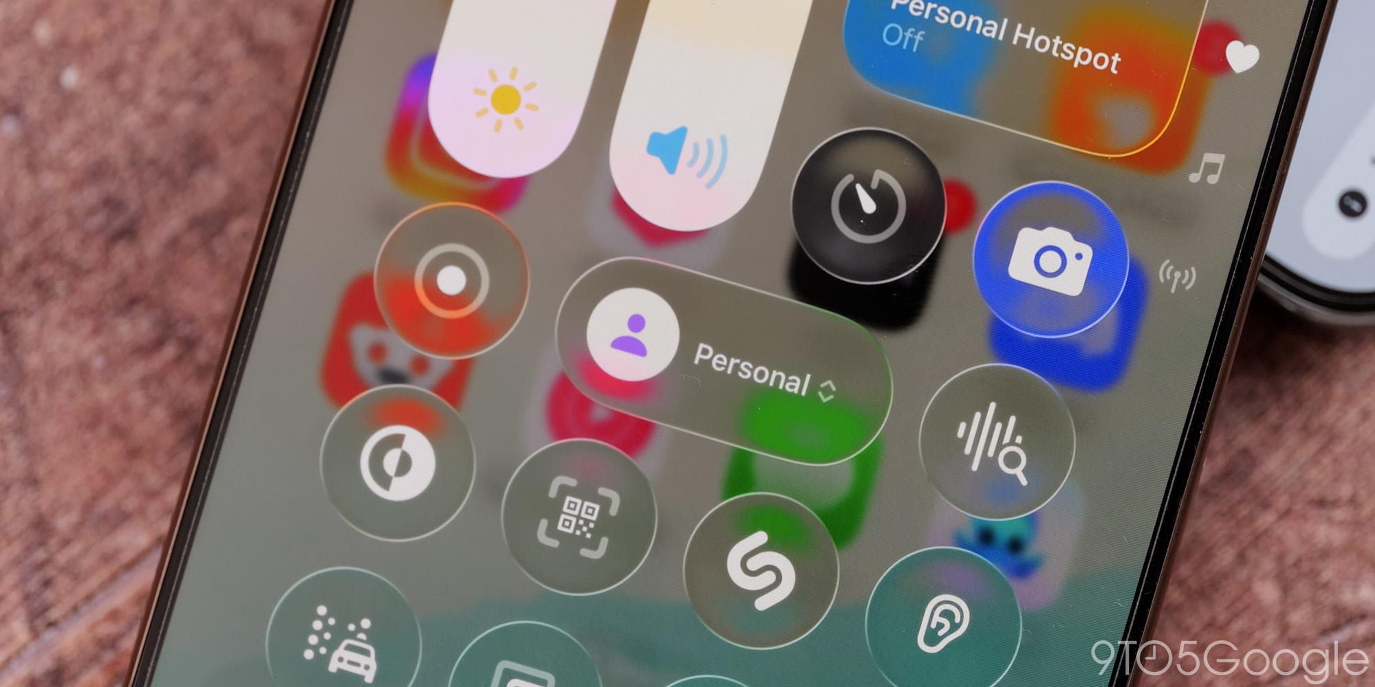 iOS 26 vs. Android 16: Concise or clear design [Video]