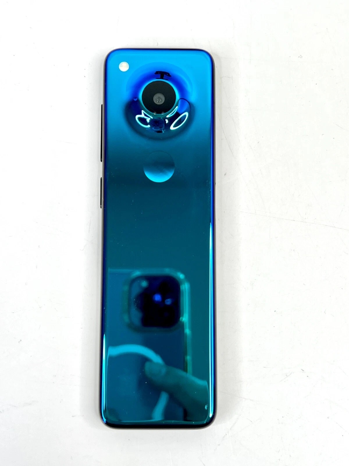 Someone is selling a bunch of rare Essential Gem phones [Gallery]