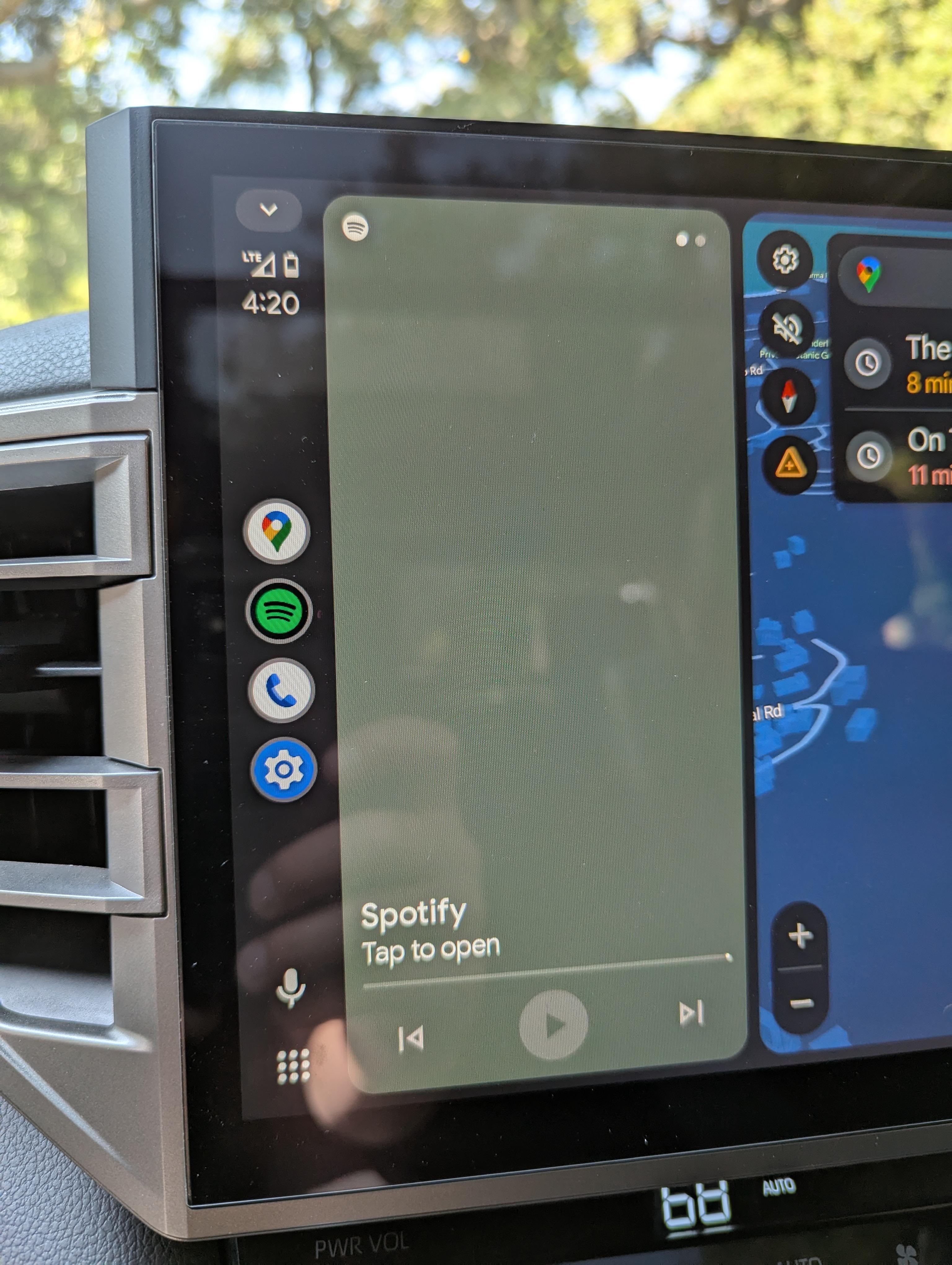 Android Auto bugs break Spotify, caused 'washed out' look