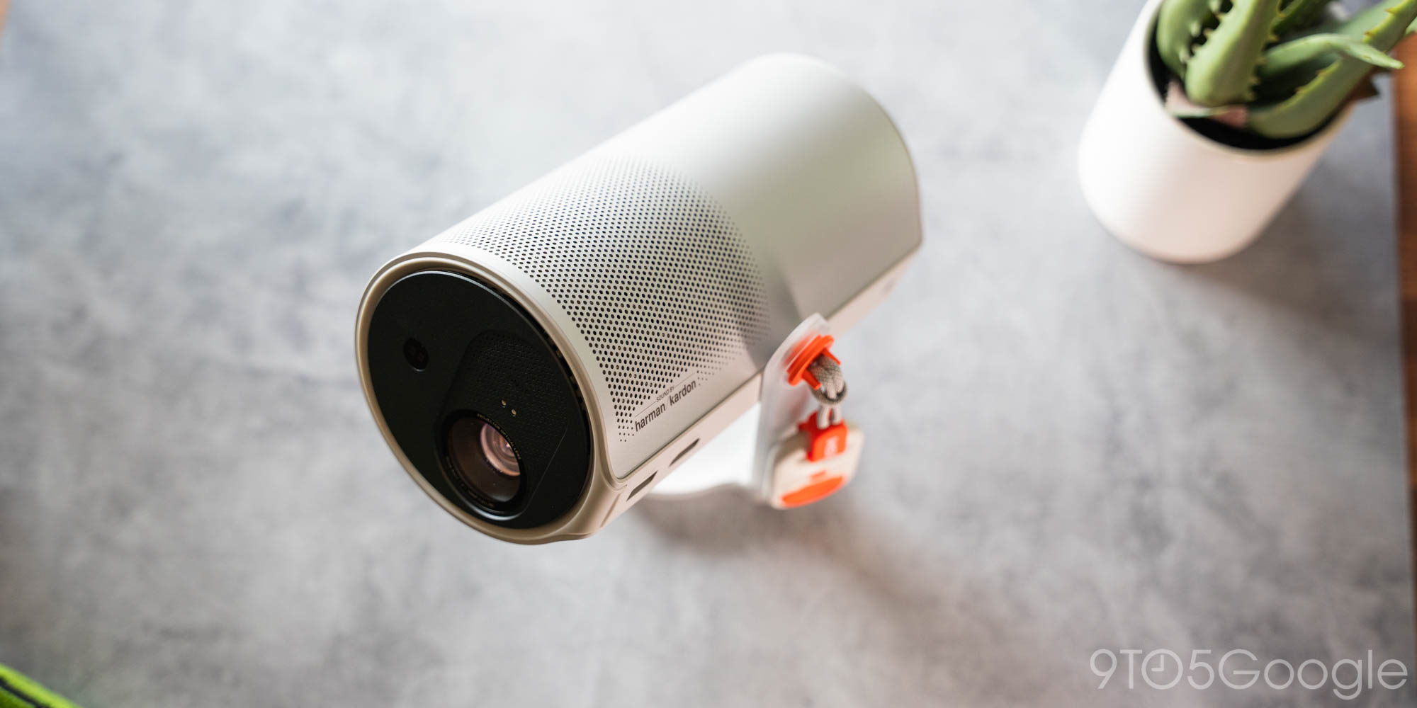 Xgimi Mogo 4 is a mobile projector that puts convenience above all