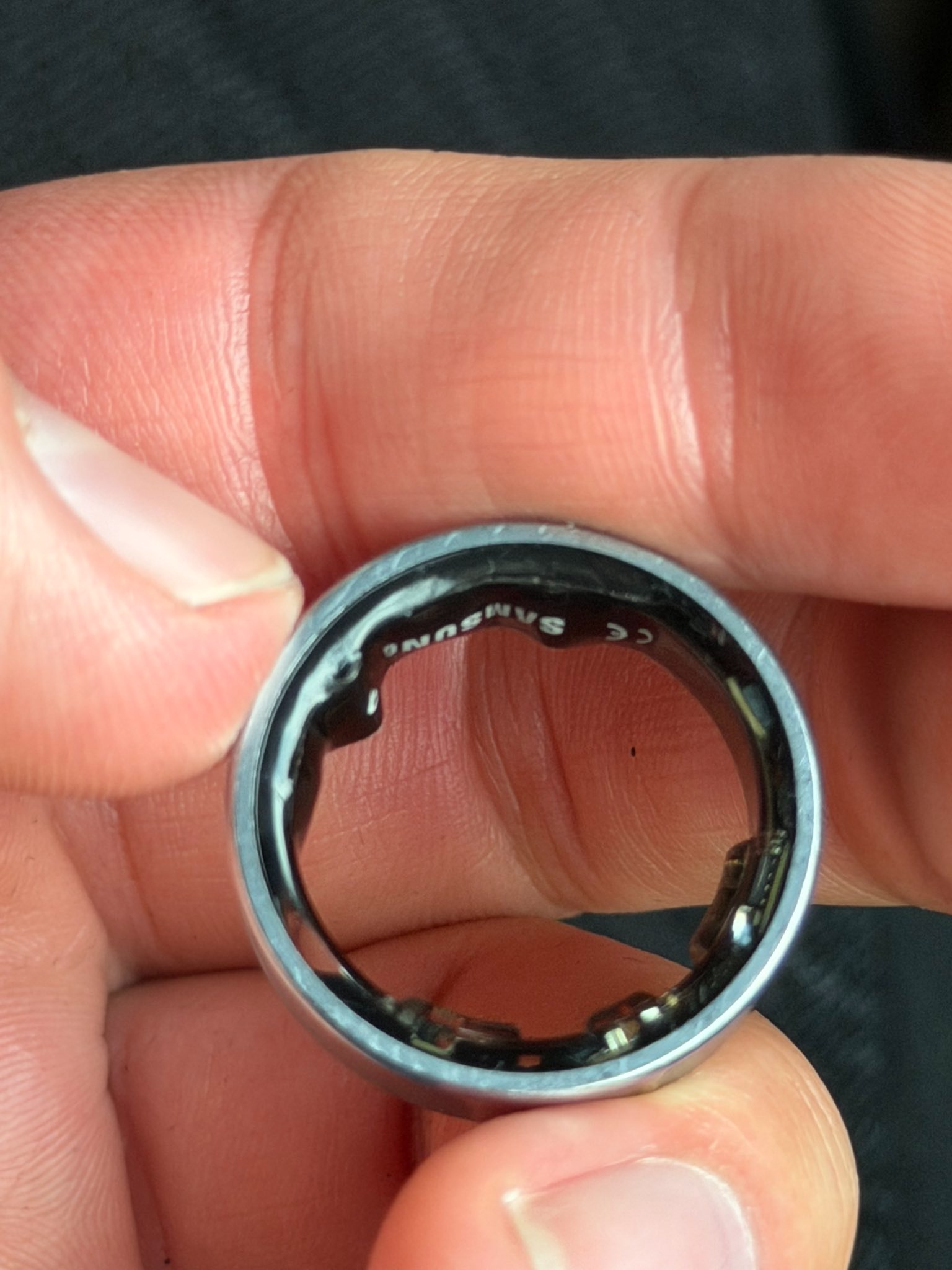 Swollen Galaxy Ring battery leads to hospital visit