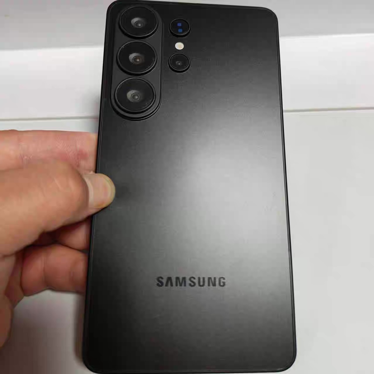 Galaxy S26 Ultra camera bump leaks in new hands-on images