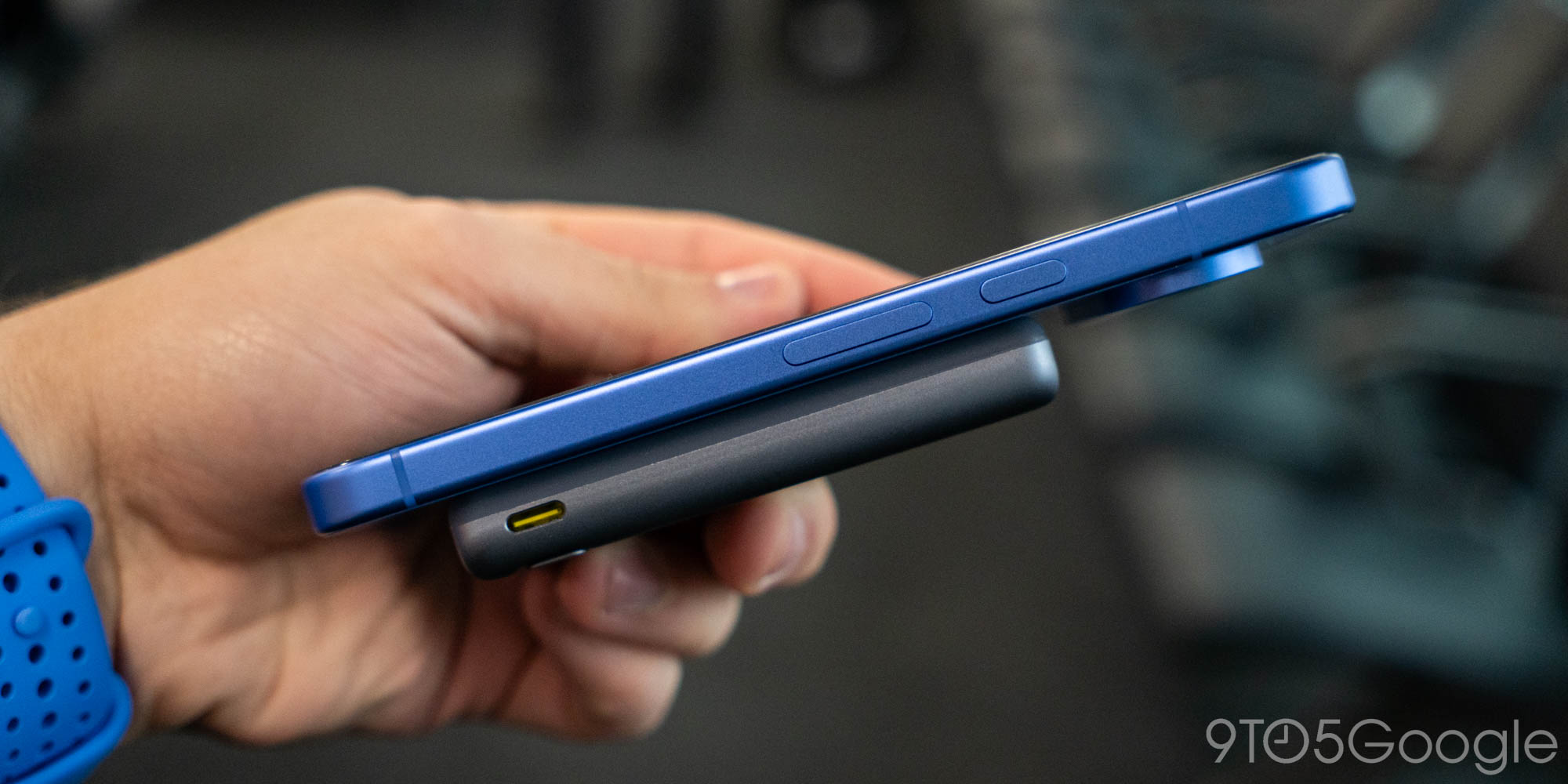 This 10,000 mAh Qi2 battery bank is thin enough for Pixel 10