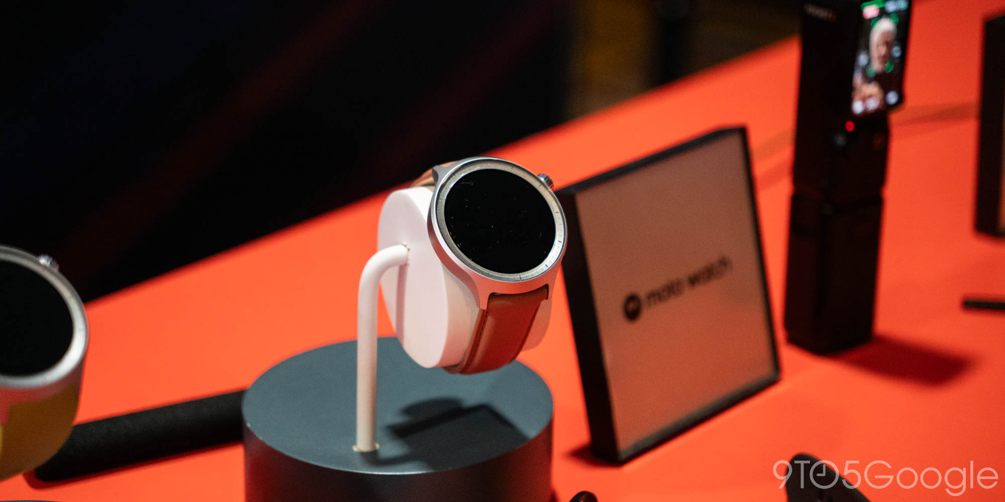 Motorola's 'Moto Watch' copies Wear OS instead of being Moto 360