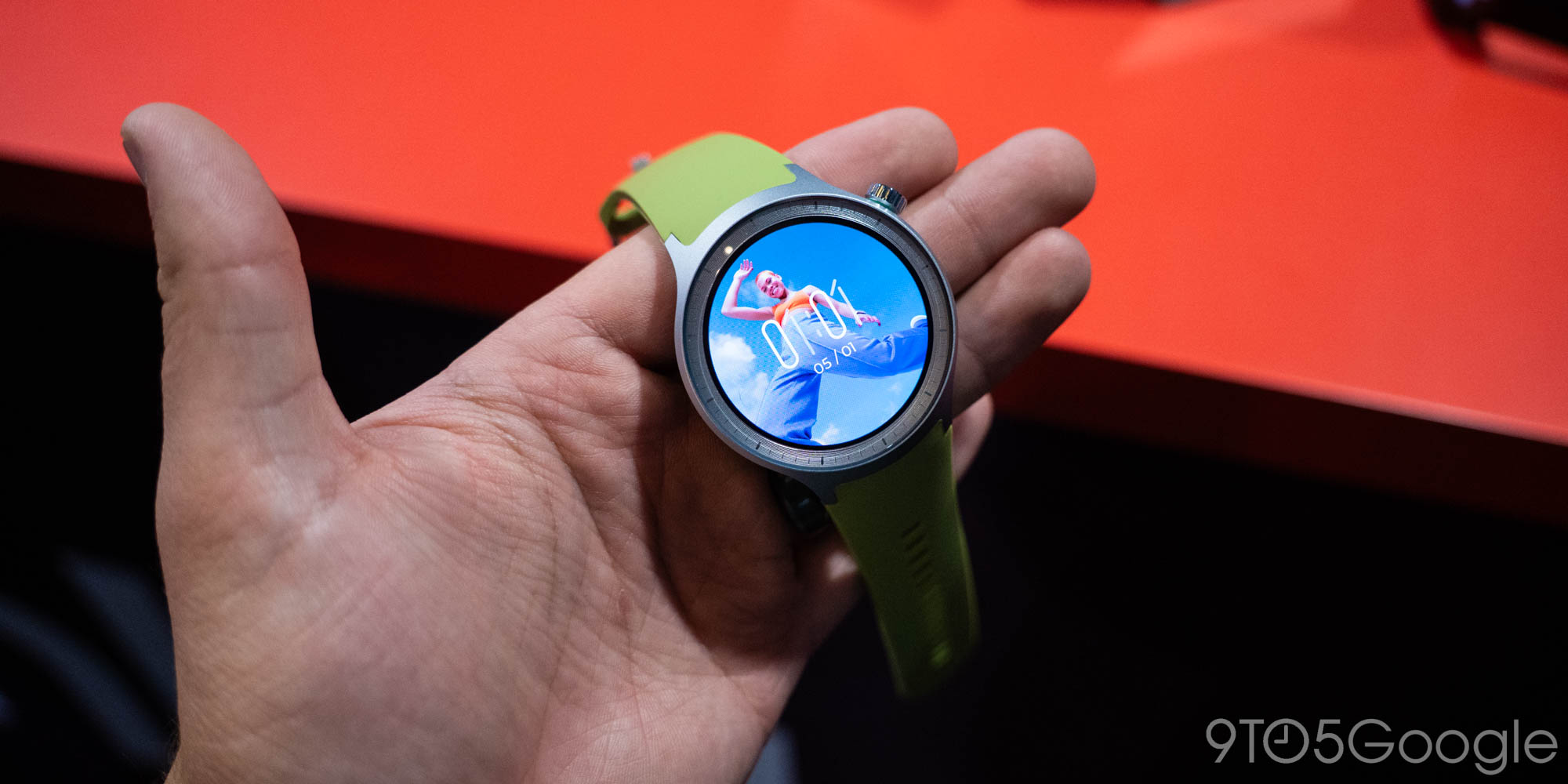 Motorola's 'Moto Watch' copies Wear OS instead of being Moto 360