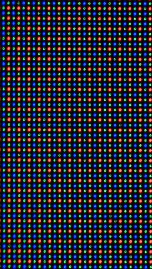 Galaxy S26 Ultra Privacy Display looks different under microscope